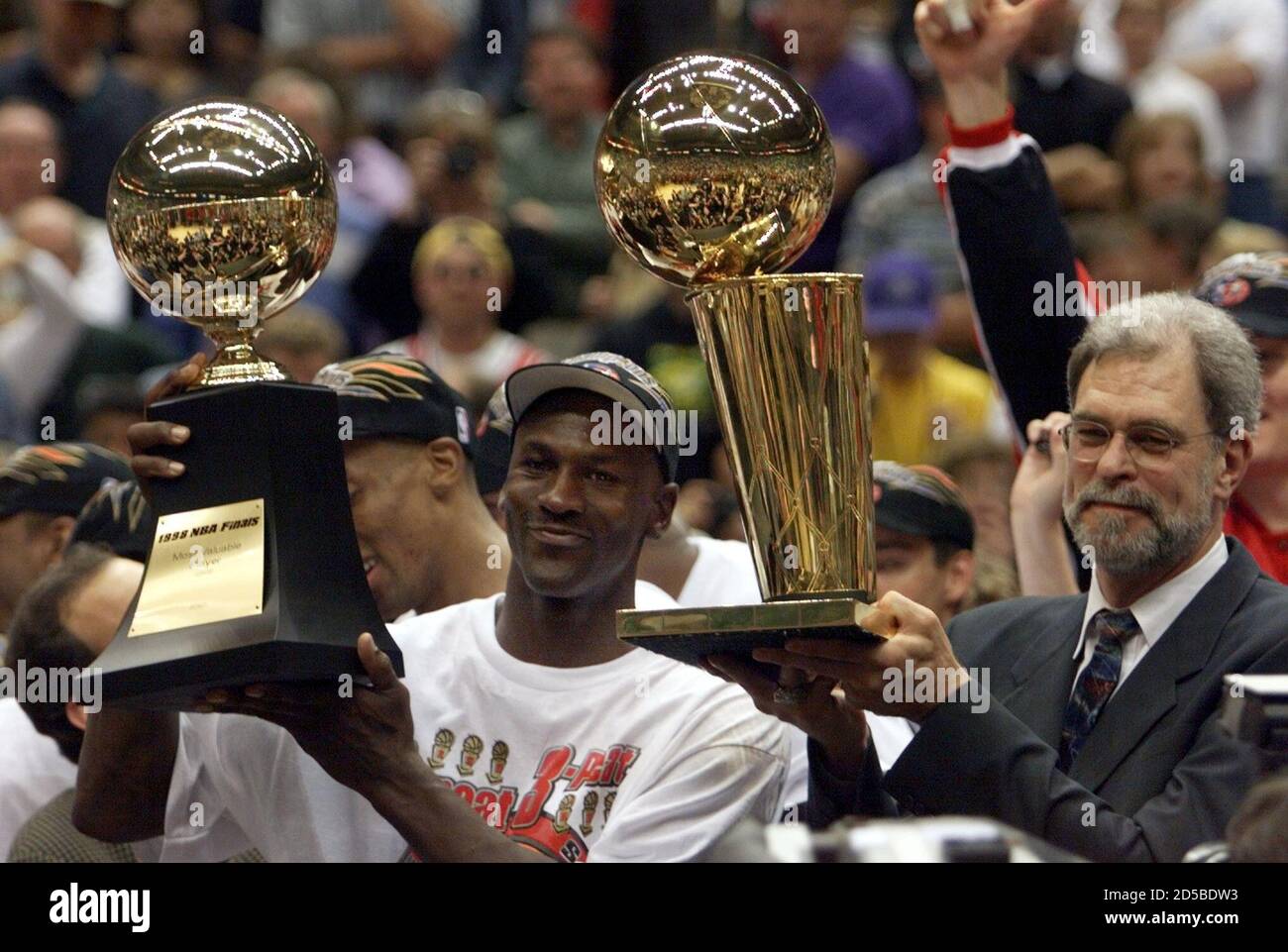Michael jordan chicago bulls trophy hi-res stock photography and images ...