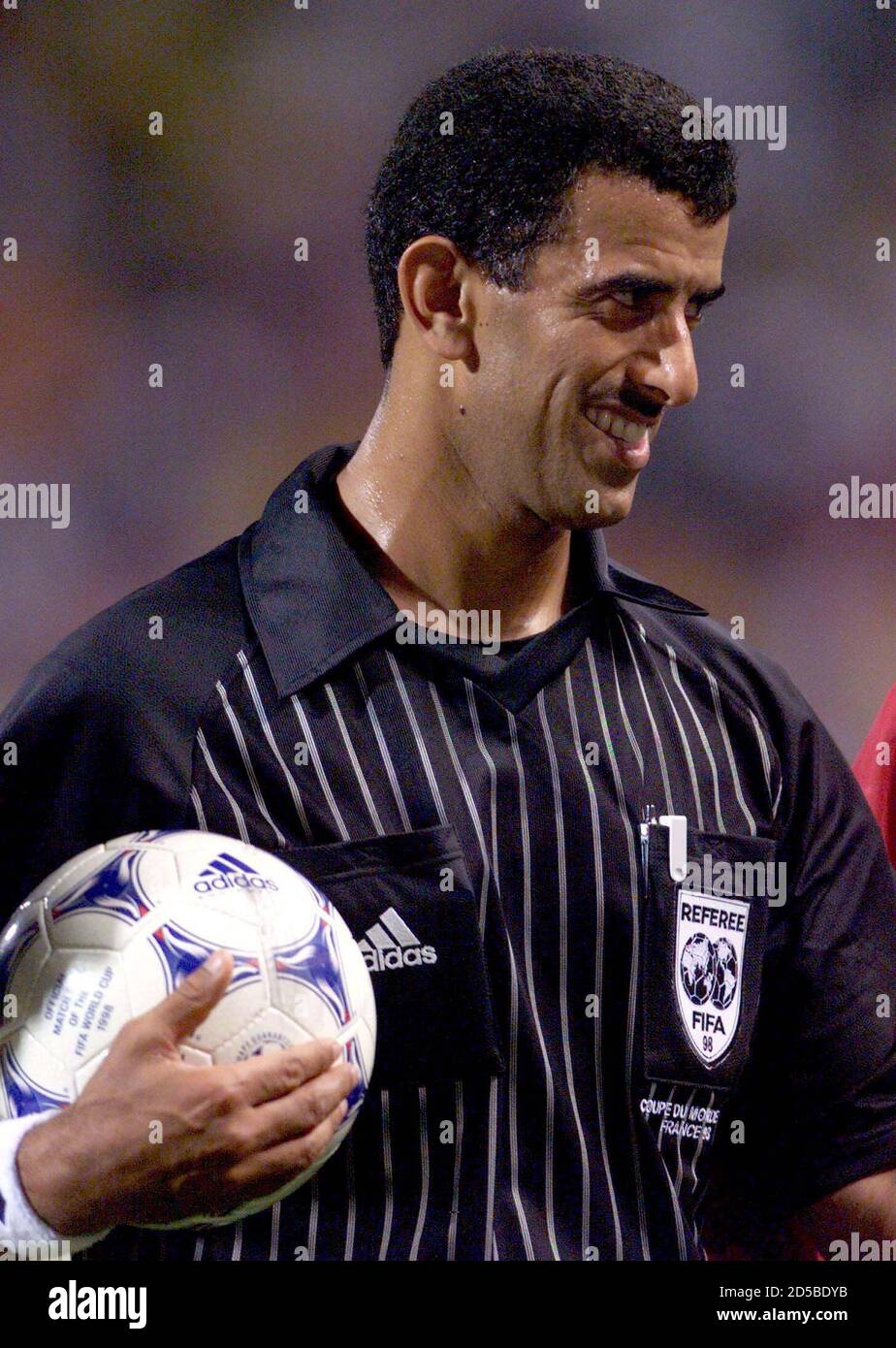 Referee ali mohamed bujsaim hi-res stock photography and images - Alamy