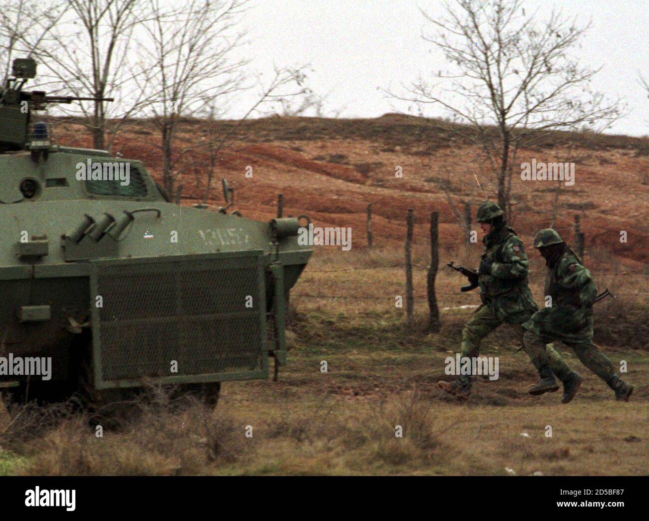 Kosovo liberation army soldiers hi-res stock photography and images - Alamy