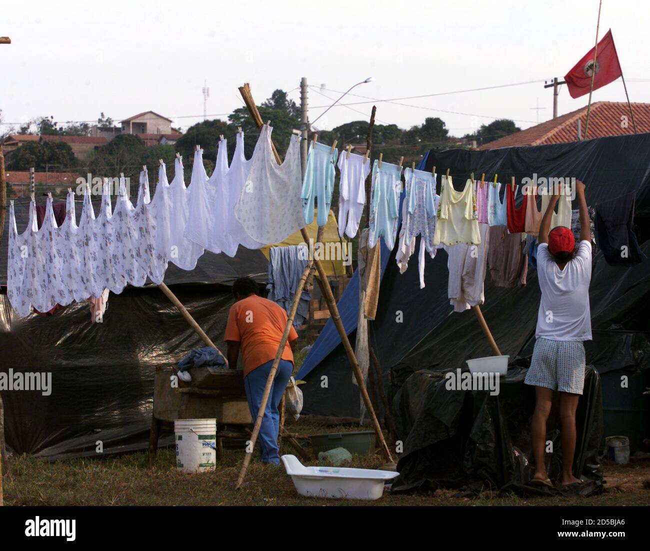 Women laundry workers hi-res stock photography and images - Alamy
