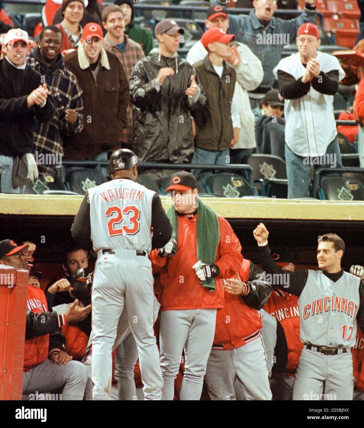 Milwaukee county stadium hi-res stock photography and images - Alamy