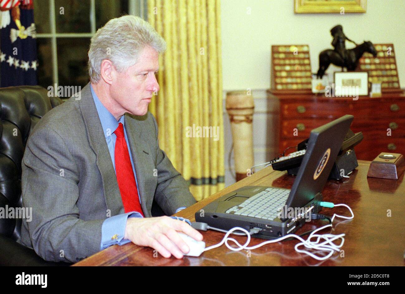 Oval office desk hi-res stock photography and images - Alamy