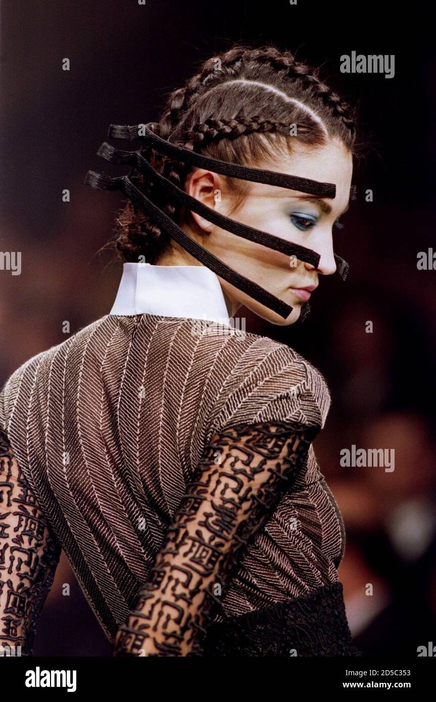 Gold painted model hi-res stock photography and images - Alamy