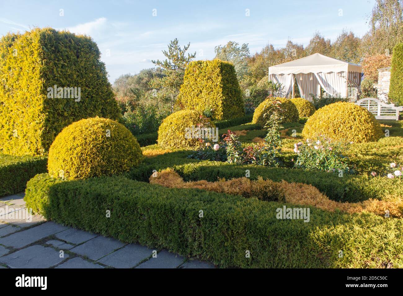 Topiary Landscape Design Cottage Garden With Topiary Hedges Trimmed