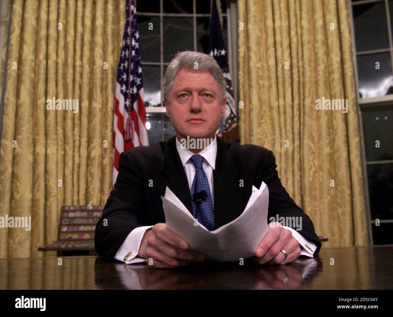 Bill clinton president oval office desk hi-res stock photography and ...