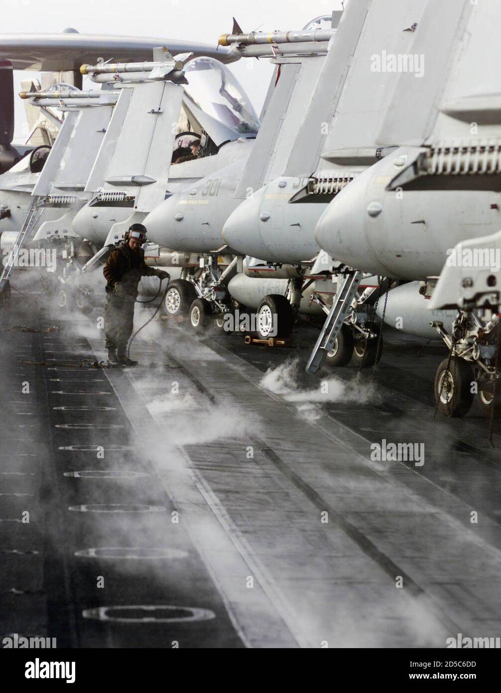 Catapult system hi-res stock photography and images - Alamy