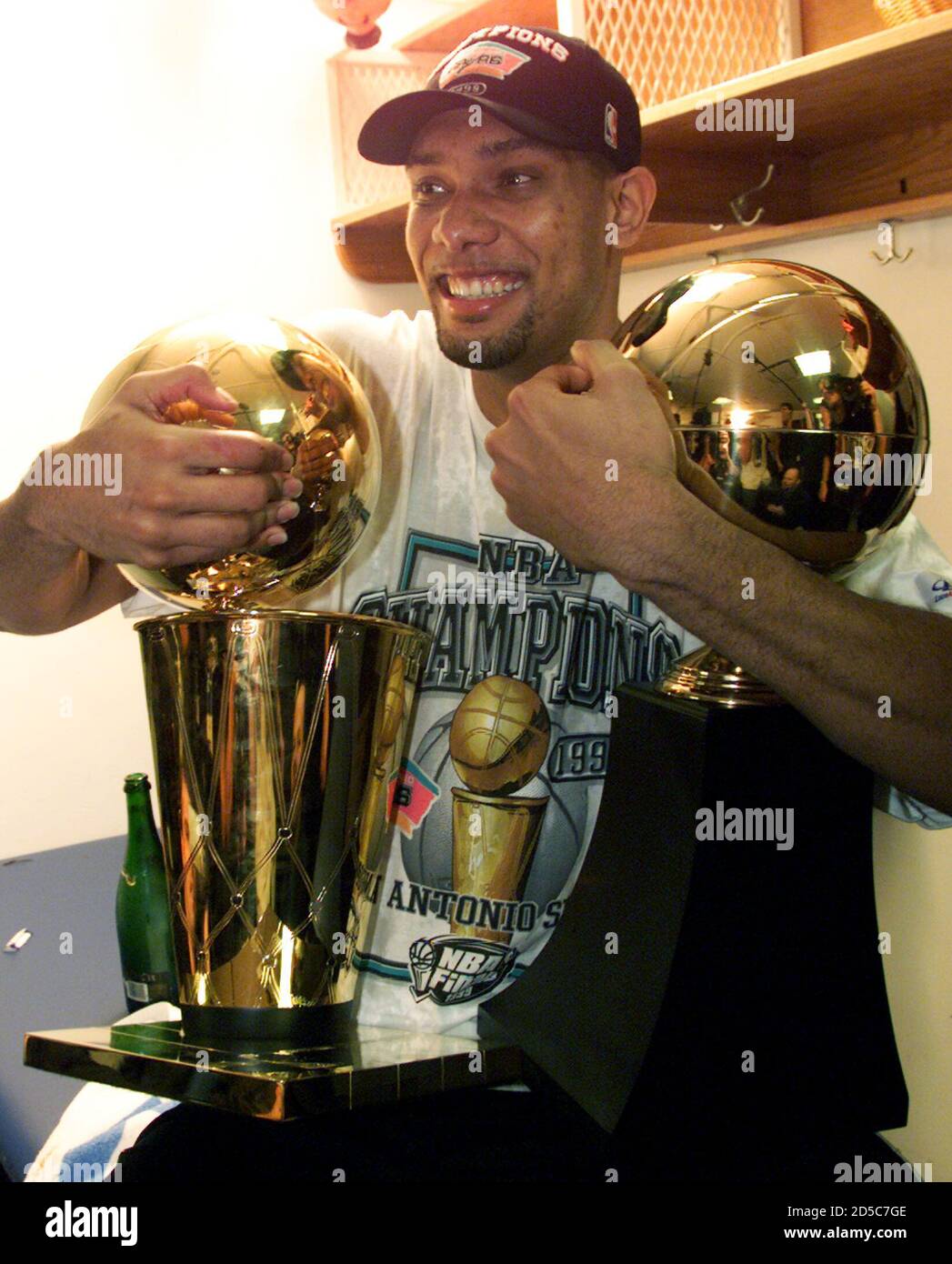 Tim duncan spurs win hi-res stock photography and images - Alamy