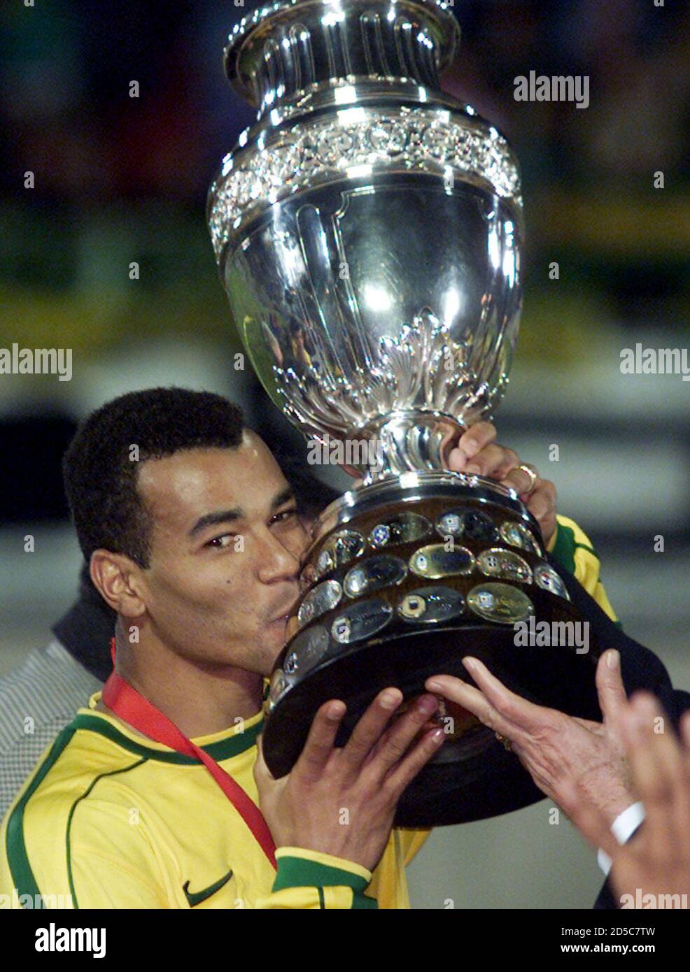 Cafu brazil trophy hi-res stock photography and images - Alamy
