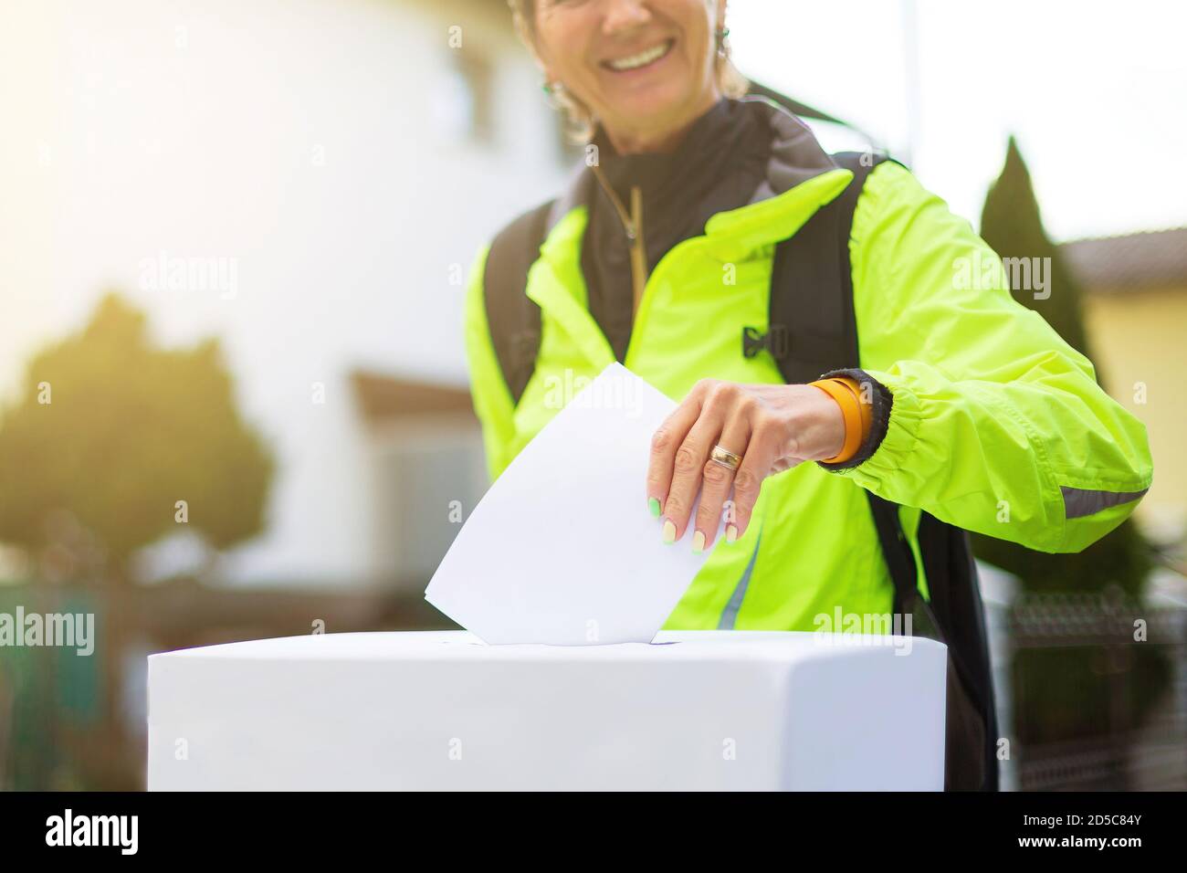 Hand voting hi-res stock photography and images - Alamy