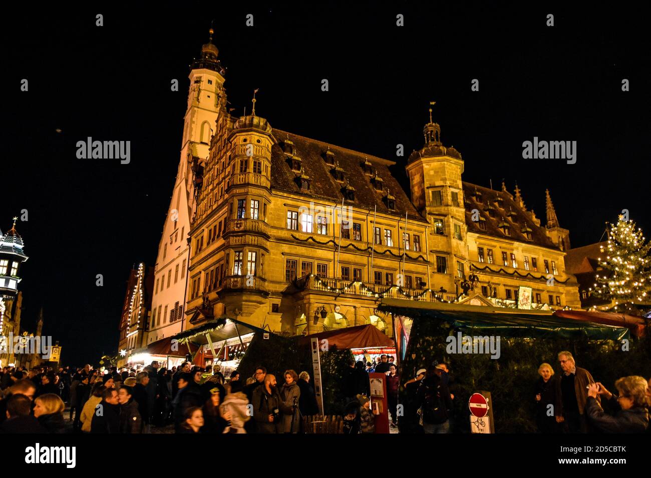 19 Dec 2015: Rottenburg ob der Tauber. Christmas Market, town hall ...