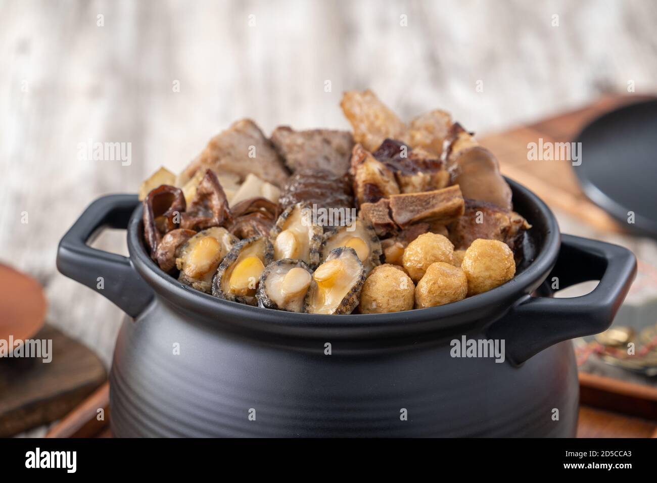 Traditional food of Chinese lunar new year, Buddha jumps over the wall ...