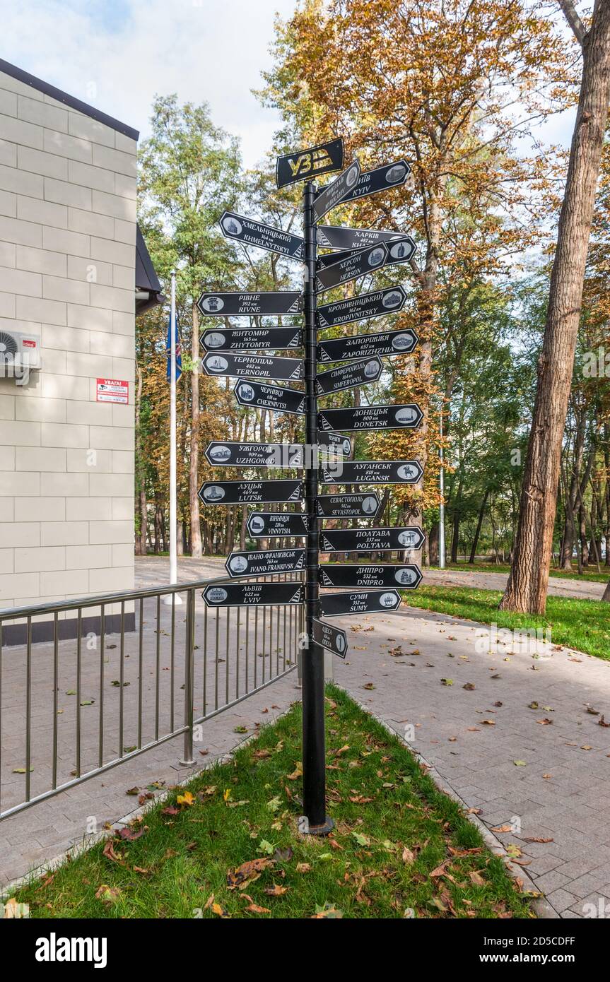 World signpost mileage hi-res stock photography and images - Alamy