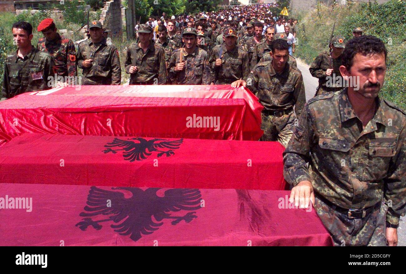 Kosovo liberation army soldiers hi-res stock photography and images - Alamy