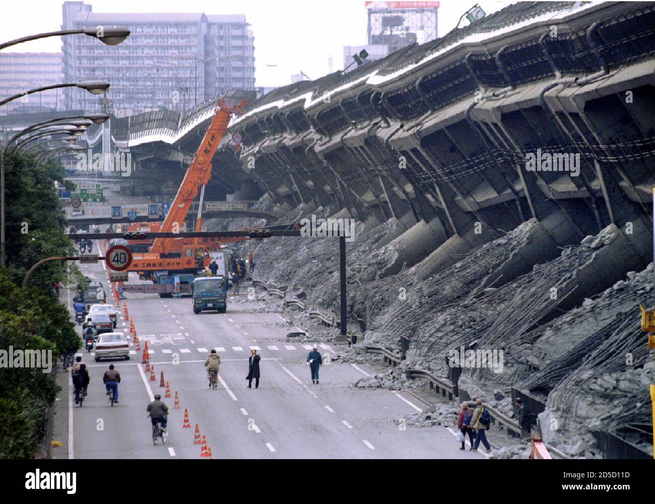 Kobe earthquake hanshin expressway hi-res stock photography and images ...