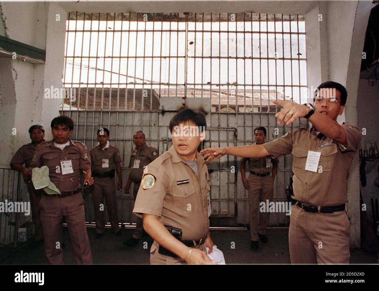 Child outside prison hi-res stock photography and images - Alamy