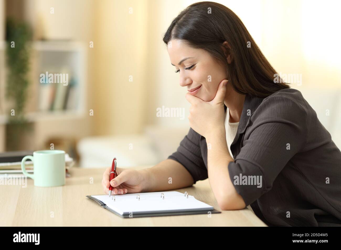 Woman thinking writing hi-res stock photography and images - Alamy