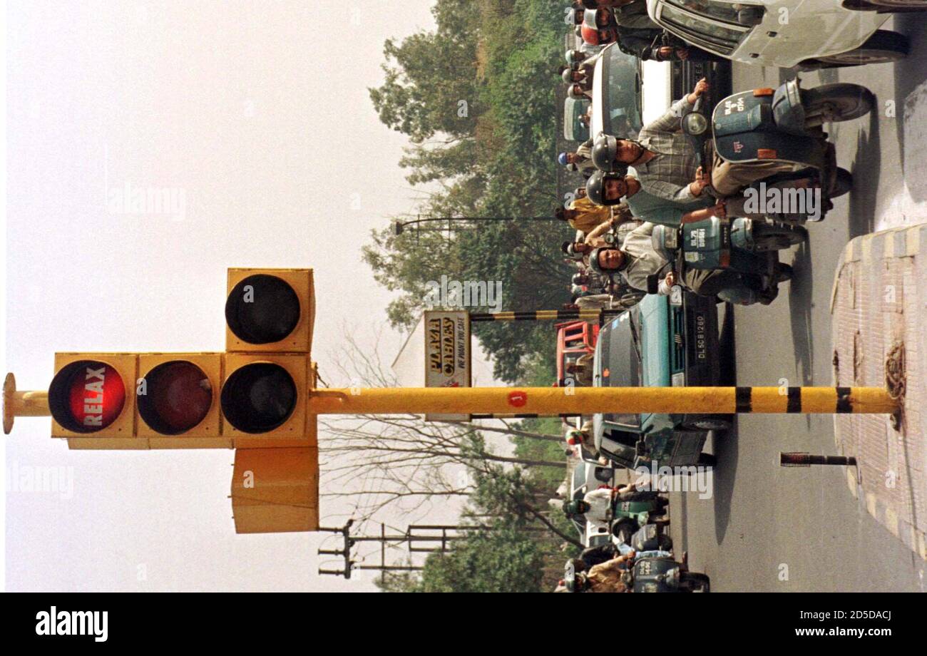 Ignoring traffic lights hi-res stock photography and images - Alamy