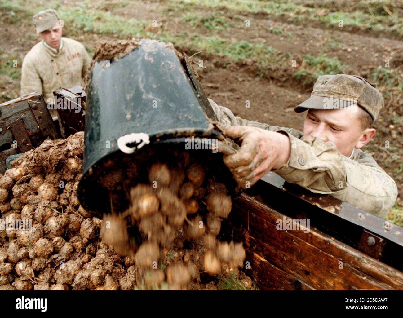 Soldiers on rations hi-res stock photography and images - Alamy