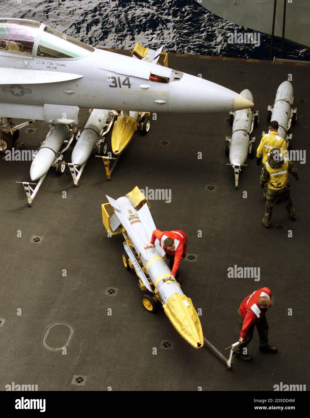 Missile loading hi-res stock photography and images - Alamy