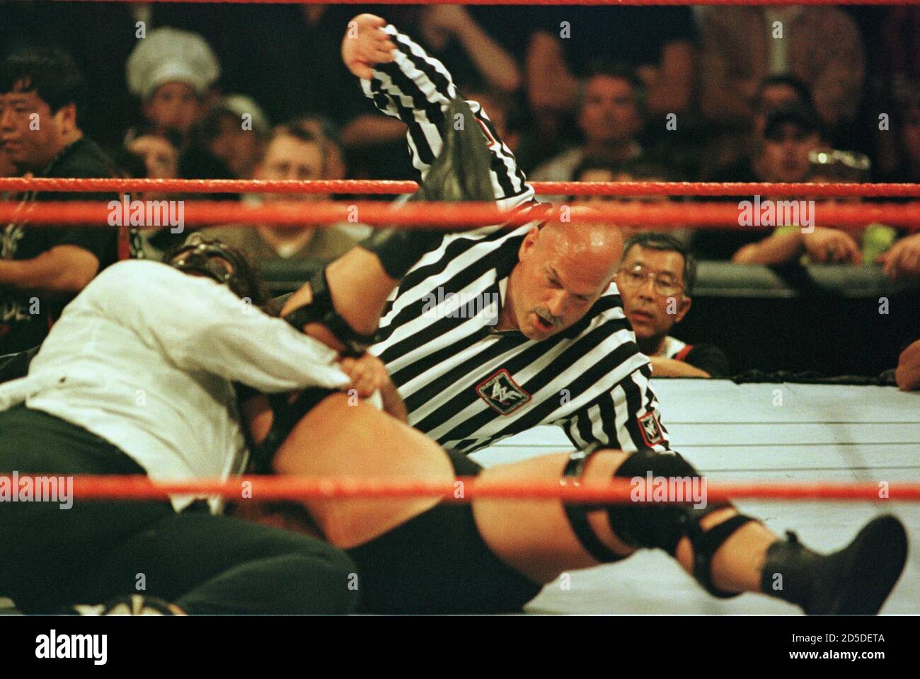 Minnesota governor jesse ventura hi-res stock photography and images ...