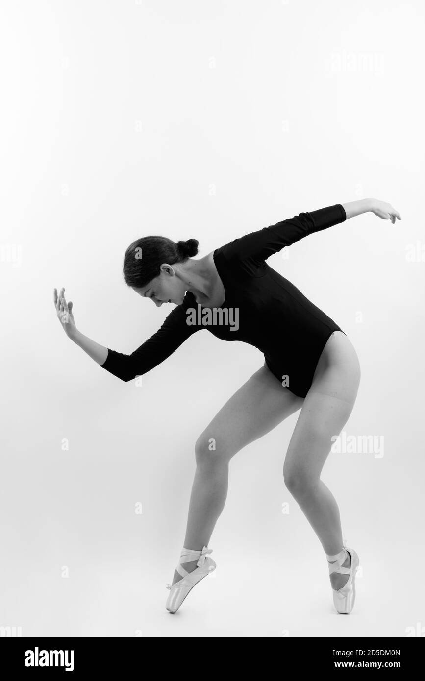 Ballet posing dance hi-res stock photography and images - Alamy