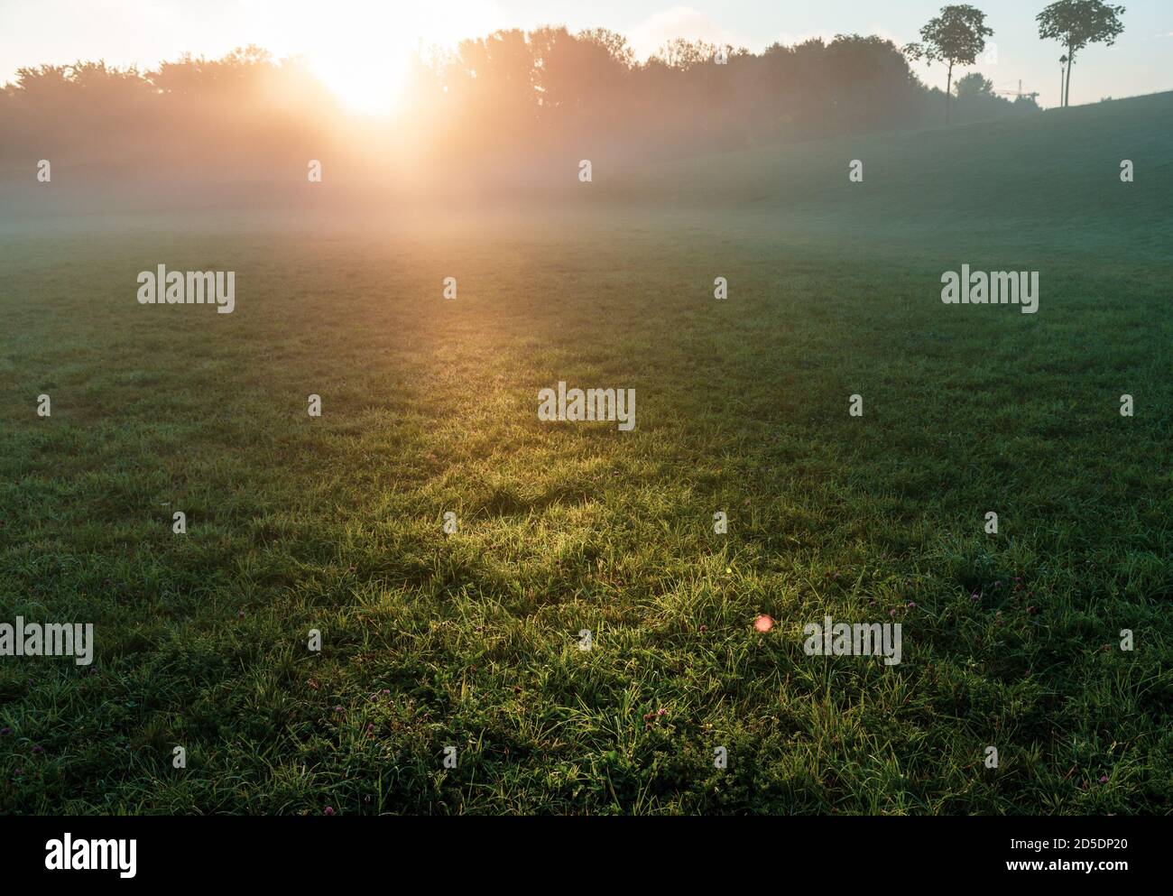 Morning sun and a smoky sky hi-res stock photography and images - Alamy