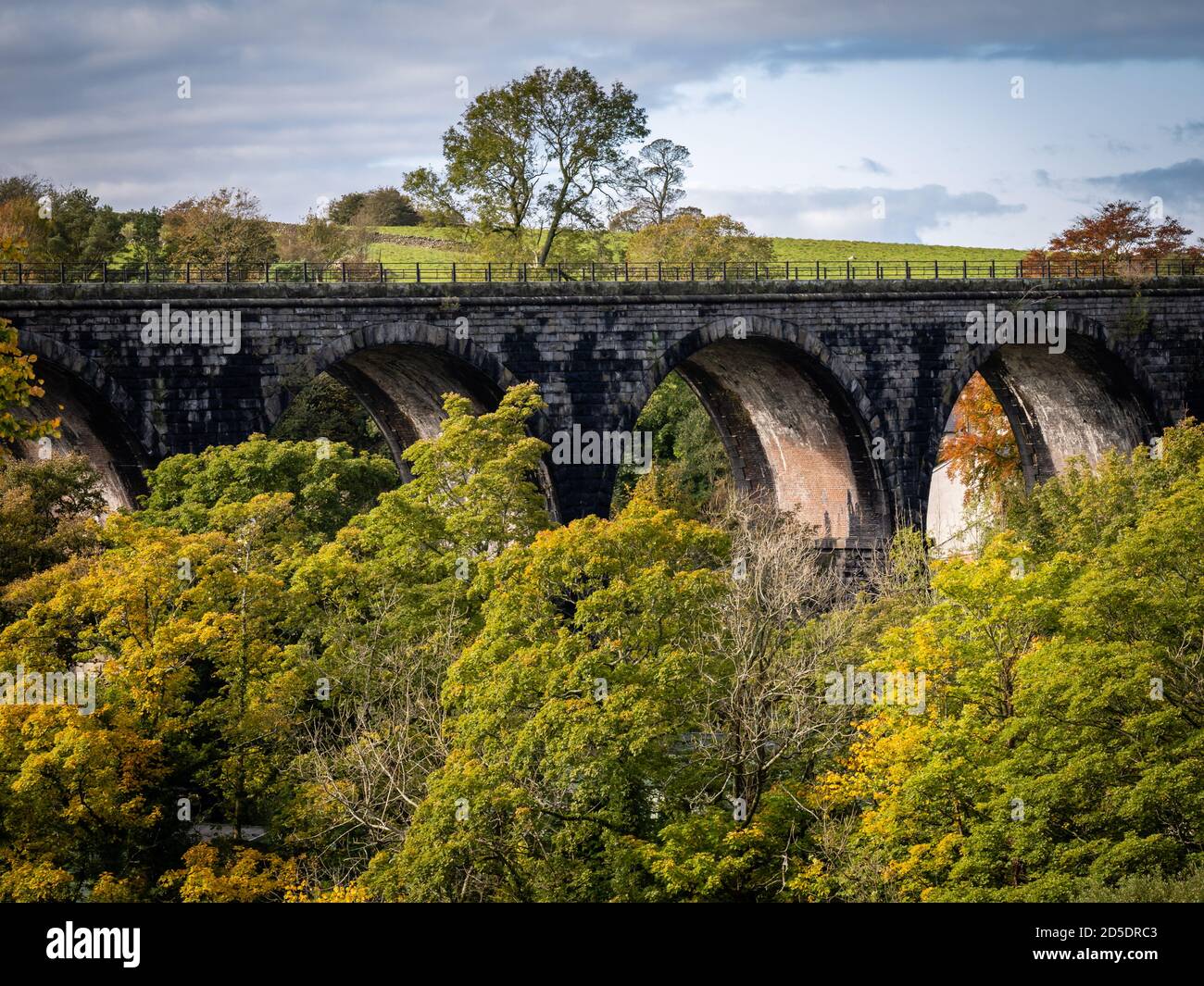 08.09.2020 Ingleton, North Yorkshire, UK. Railway bridge at Ingleton ...