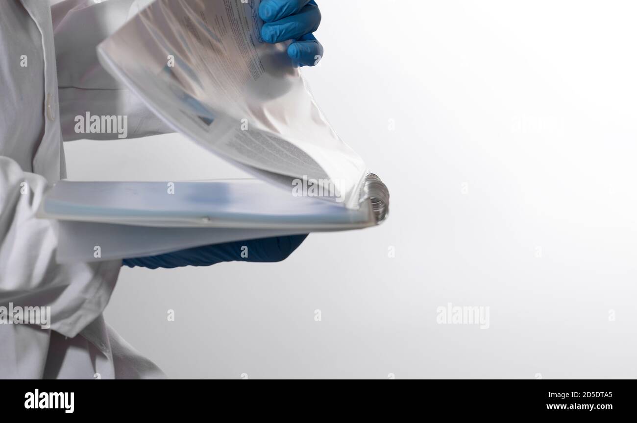 Doctor clipboard data syringe hi-res stock photography and images - Alamy