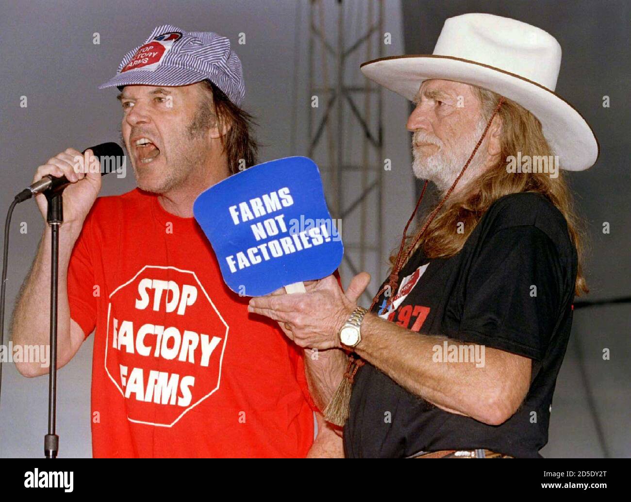 We are the world 1985 willie nelson hi-res stock photography and images ...