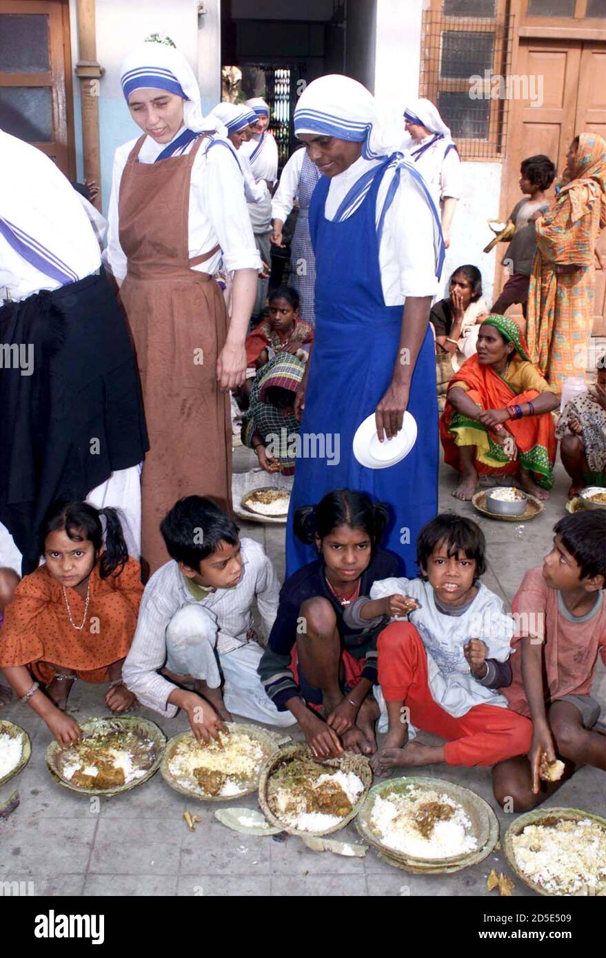 Nuns with children in asia hi-res stock photography and images - Alamy