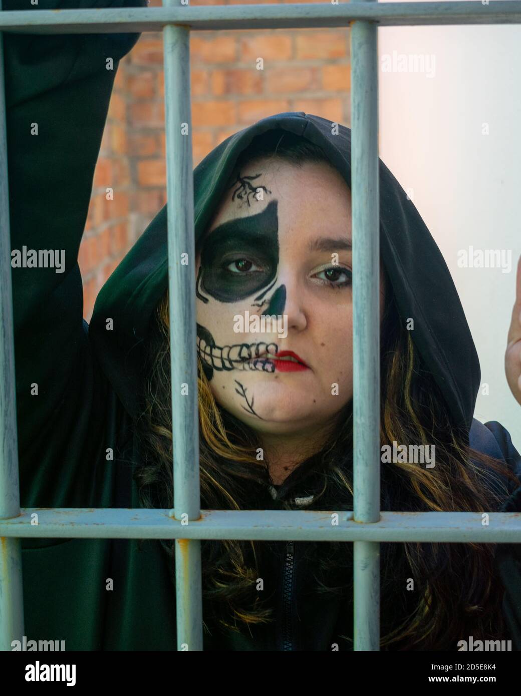 Criminal cage hi-res stock photography and images - Alamy