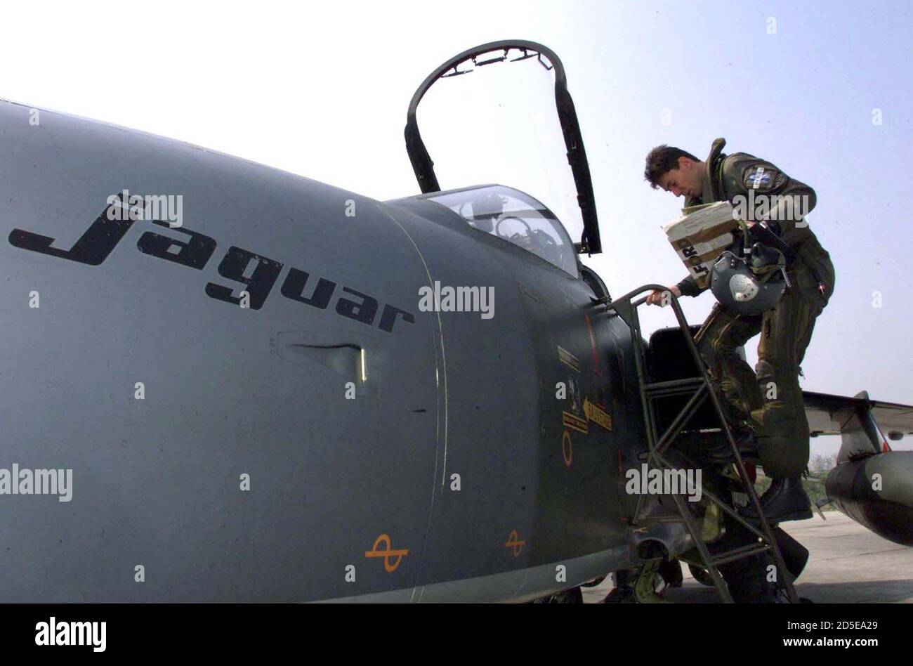 Jaguar military plane hi-res stock photography and images - Alamy