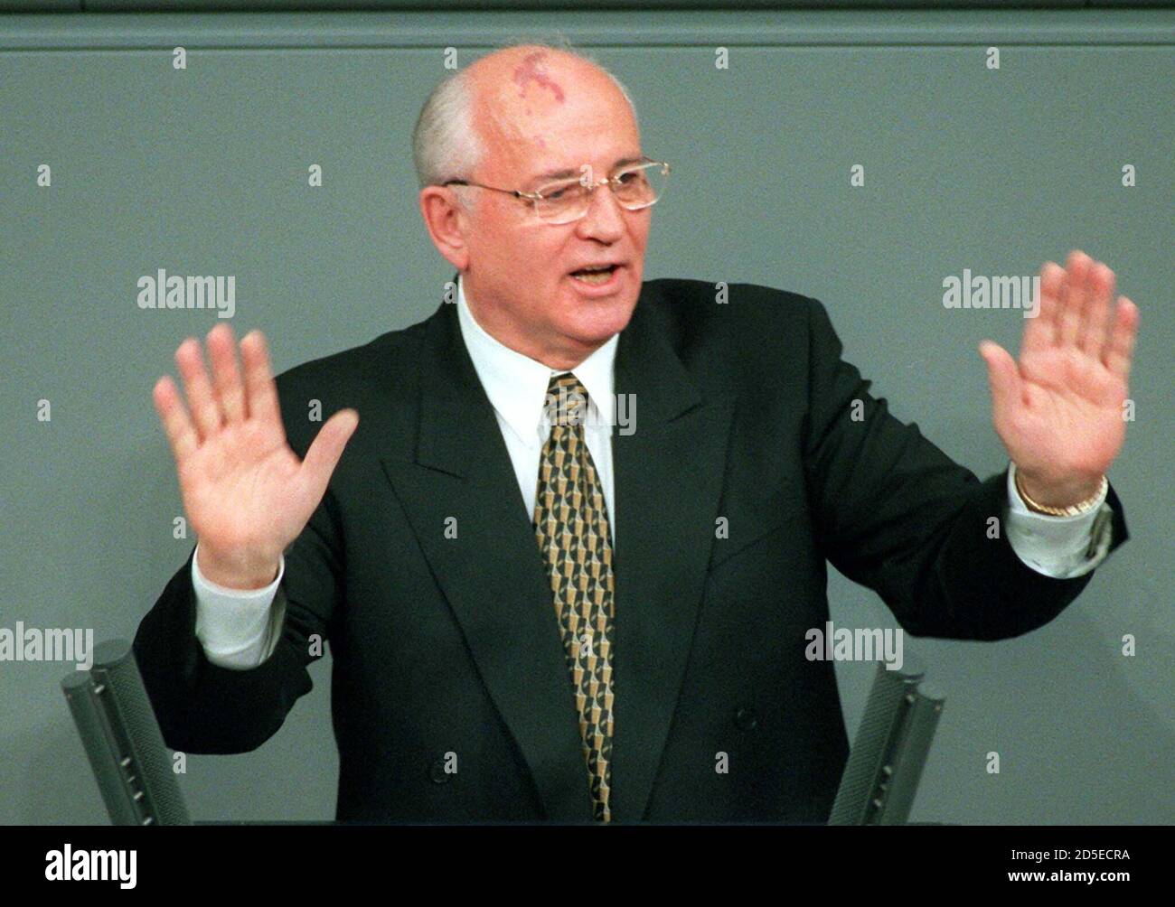 Mikhail gorbachev cold war hi-res stock photography and images - Alamy