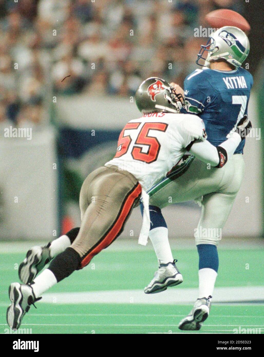 Four bays hi-res stock photography and images - Alamy