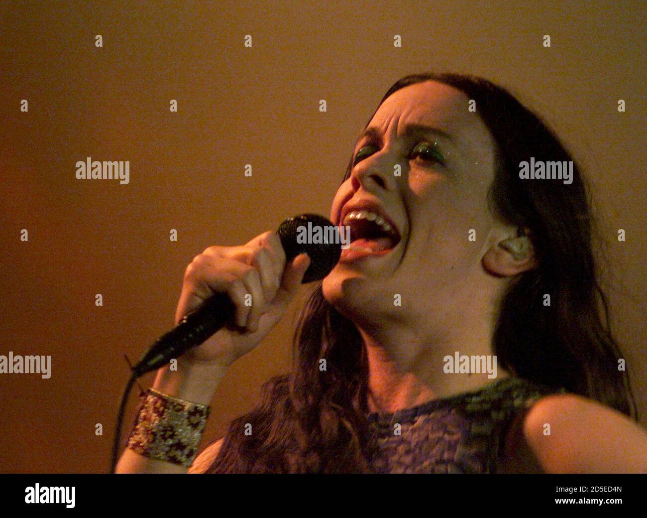 Alanis morissette concerts hi-res stock photography and images - Alamy