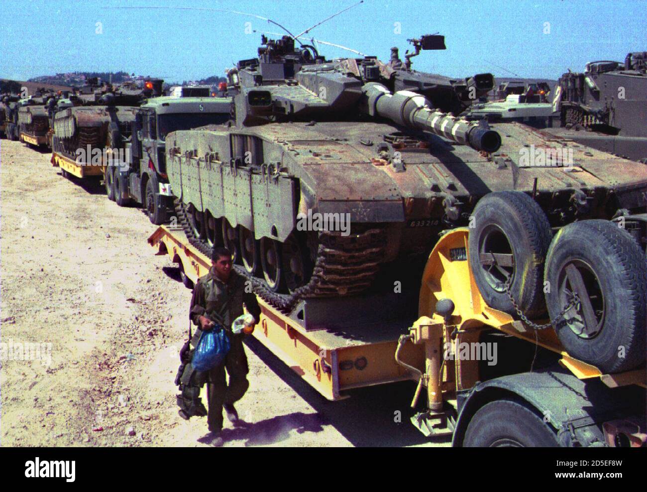 Convoy of tanks hi-res stock photography and images - Alamy