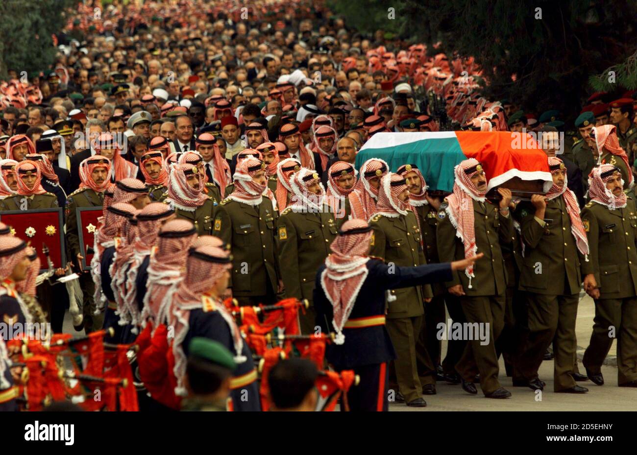 Carrying throne hi-res stock photography and images - Alamy