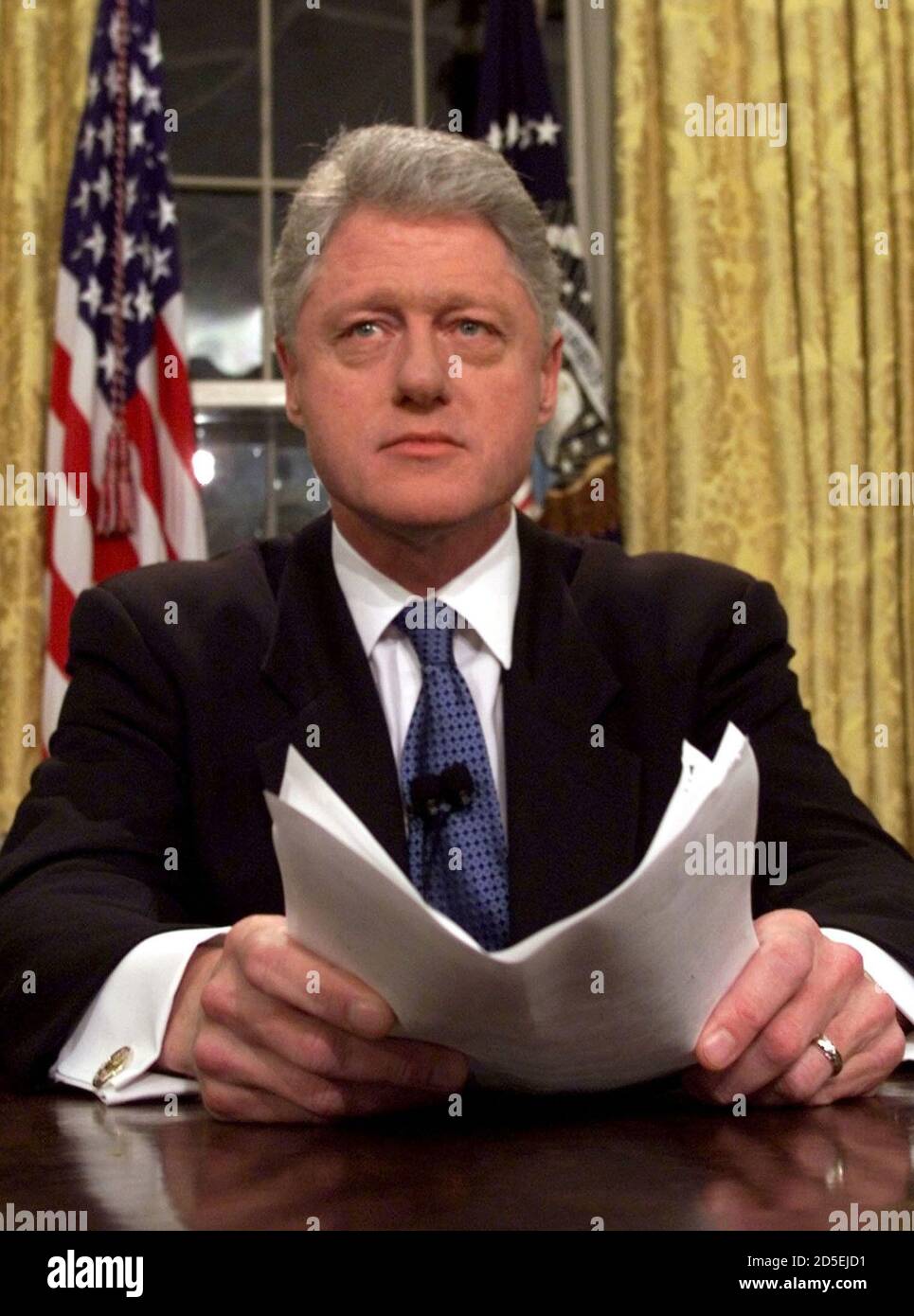 Bill clinton president oval office desk hi-res stock photography and ...