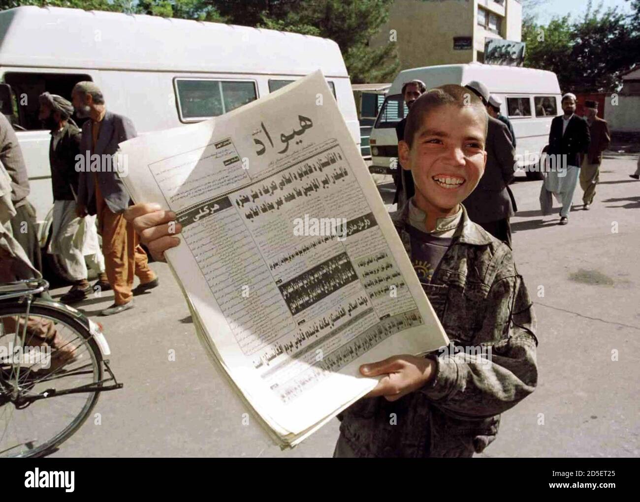 Afghanistan smiling afghan children hi-res stock photography and images ...