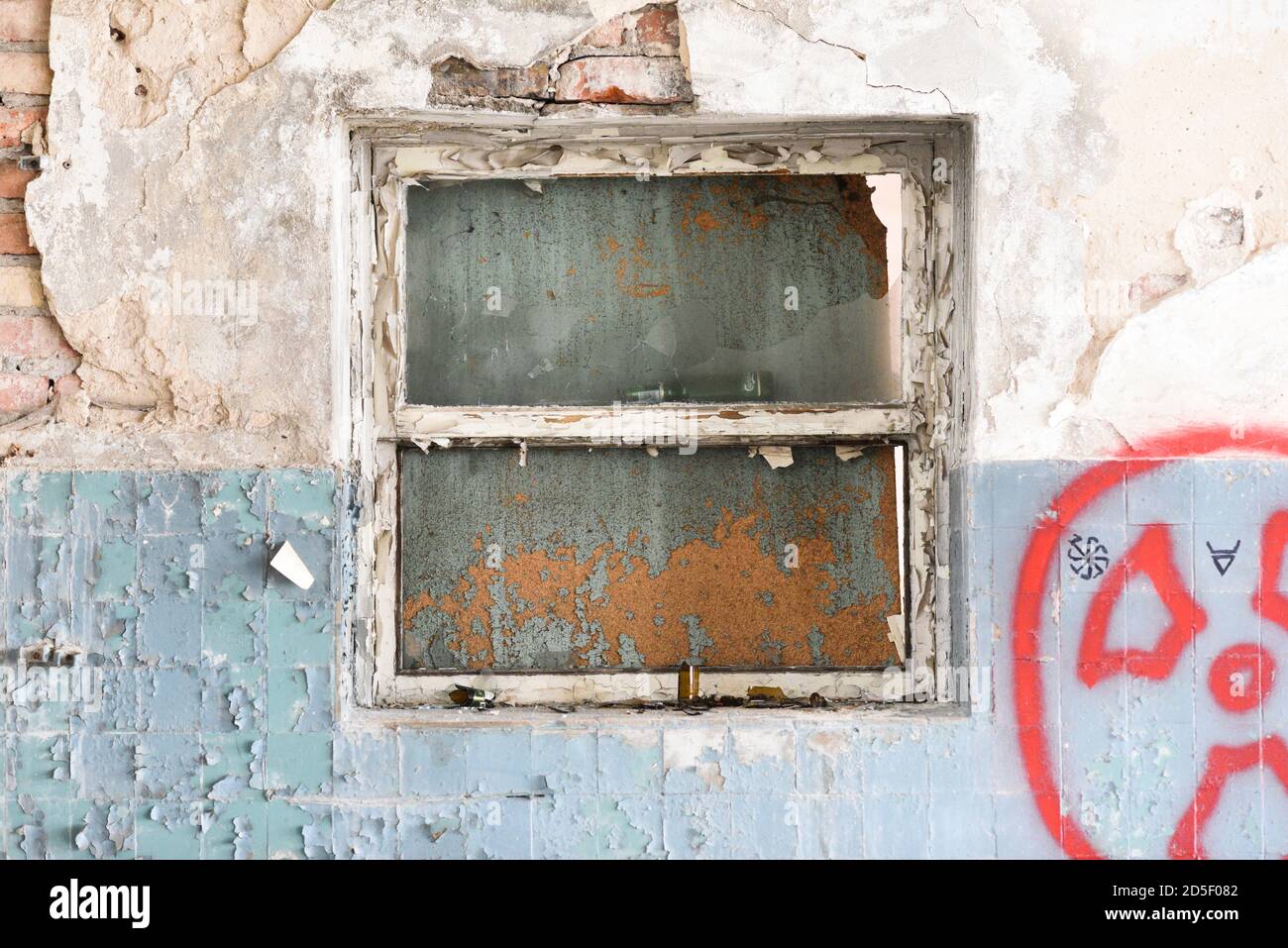 Old dilapidated building interior, urbex. Old dilapidated building ...