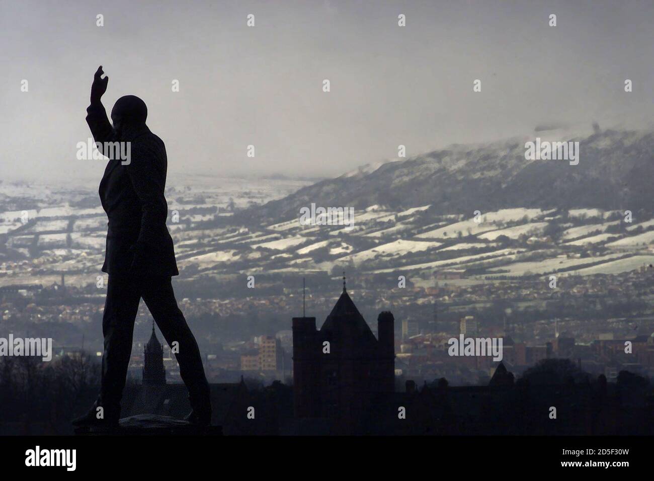 Statue of lord carson hi-res stock photography and images - Alamy