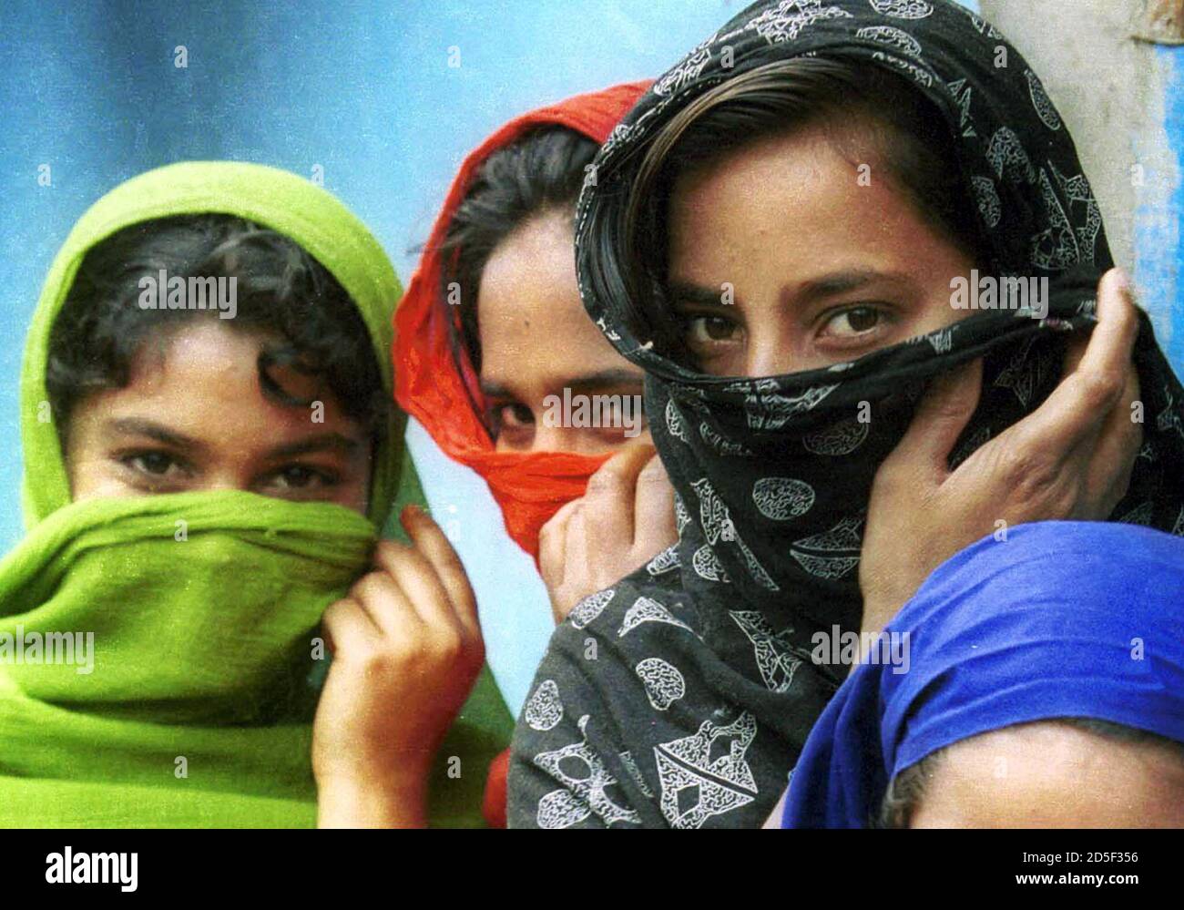 Poor quality clothes hi-res stock photography and images - Alamy