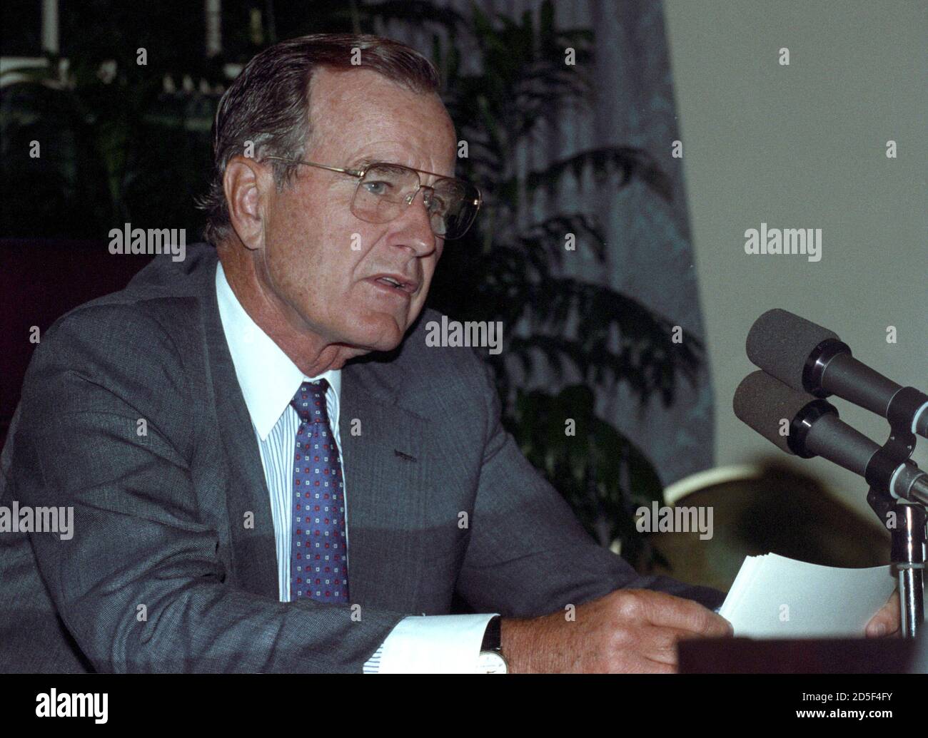 1990 united states president george h w bush hi-res stock photography ...