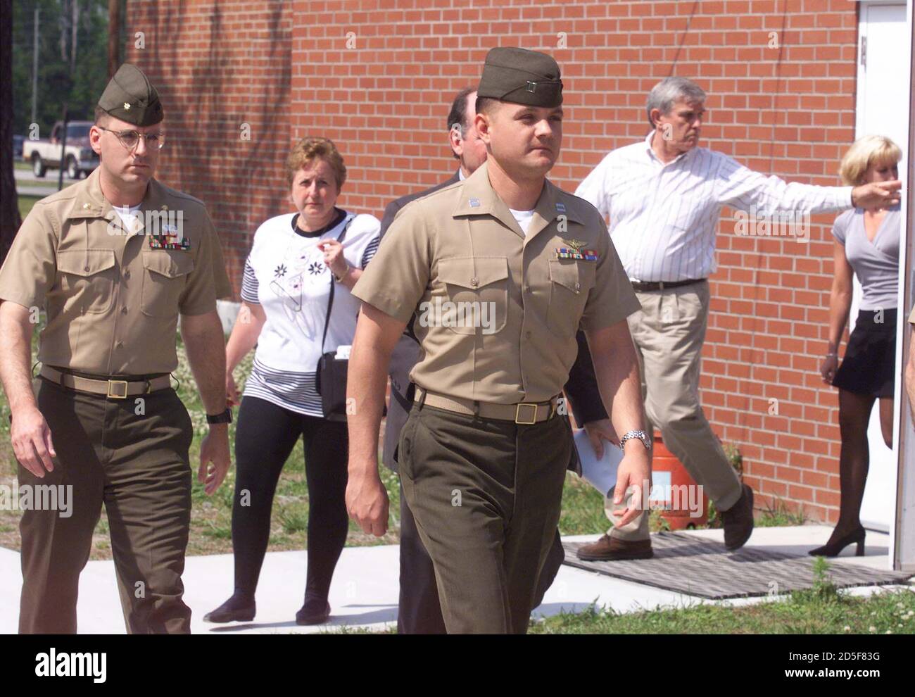 Walking out of prison hi-res stock photography and images - Alamy