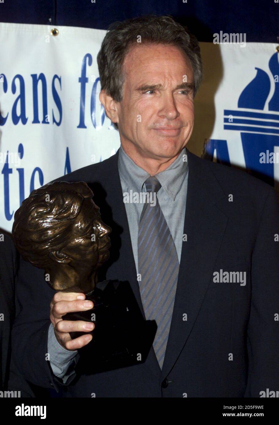 Warren beatty during hi-res stock photography and images - Alamy