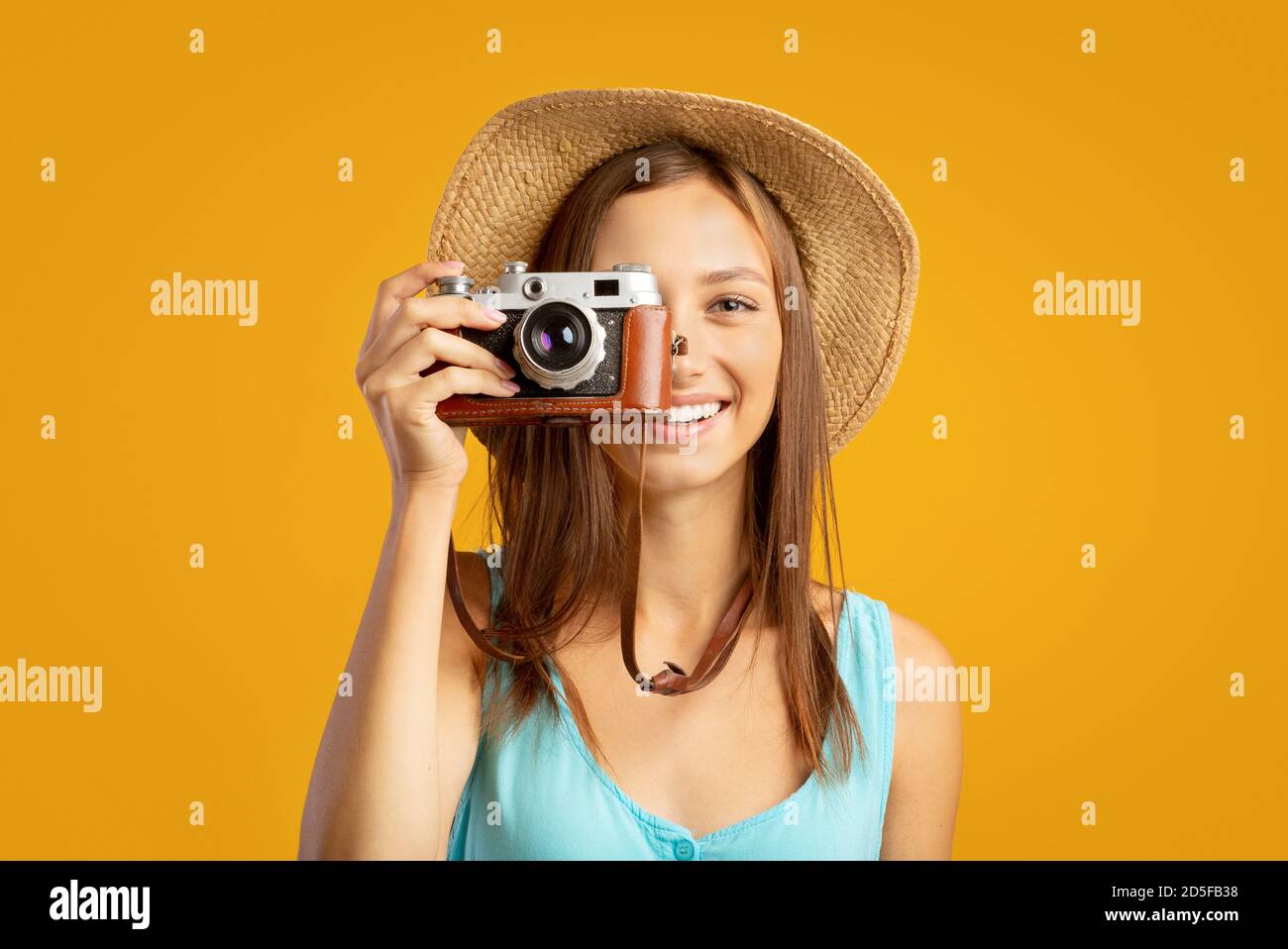 Photographer tourist woman taking photos hi-res stock photography and ...