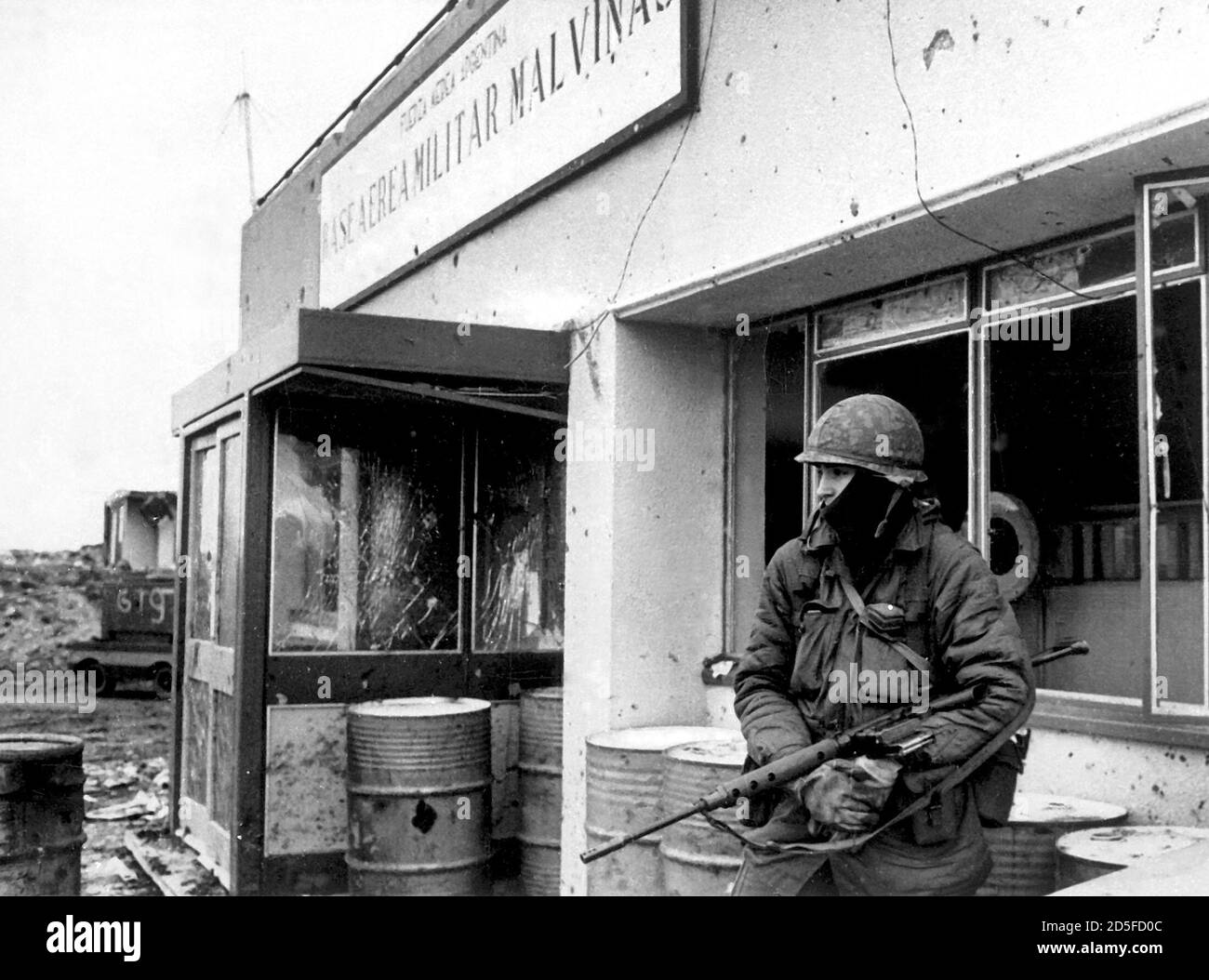 Falklands war british soldier hi-res stock photography and images - Alamy