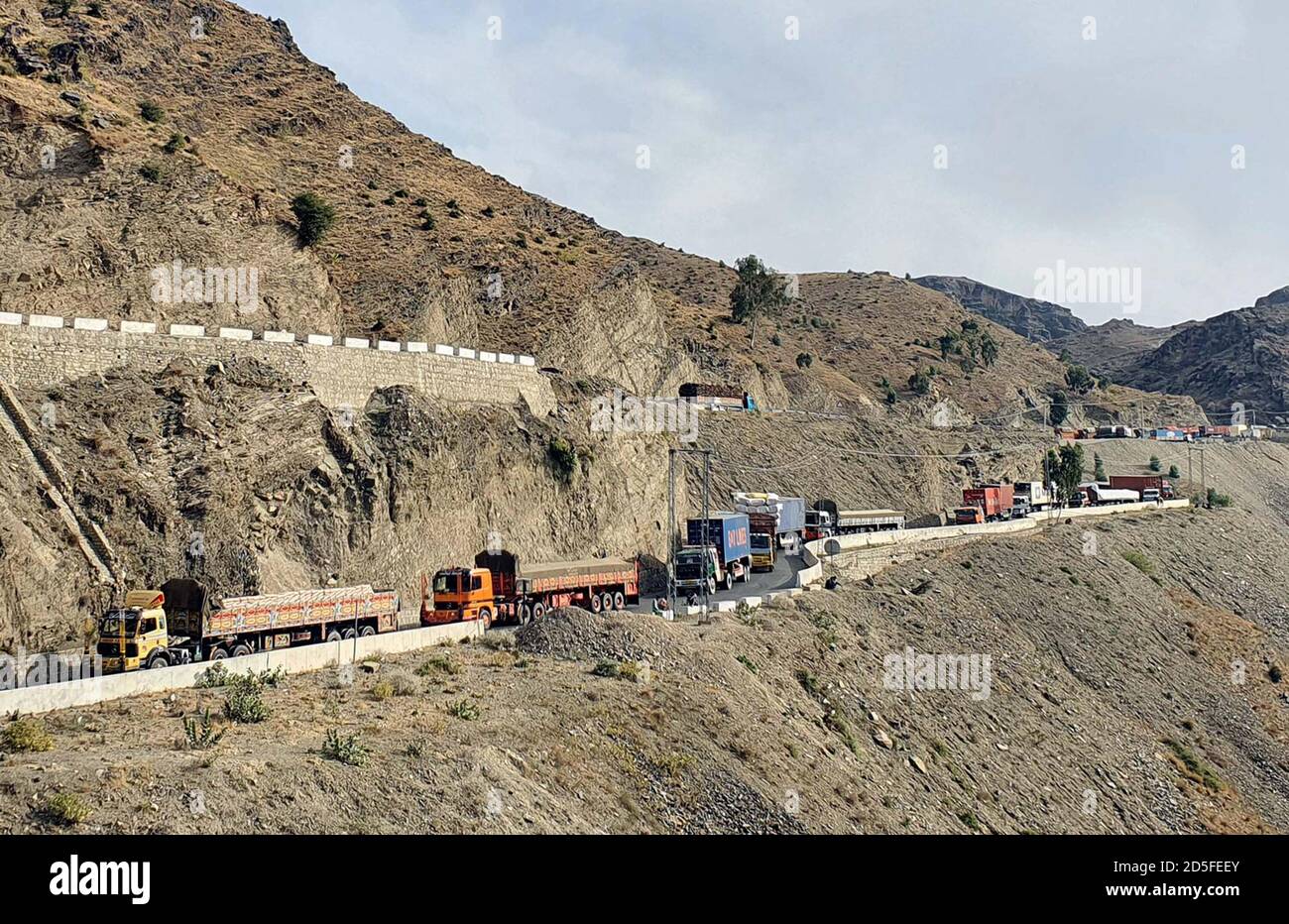 Traffic queue border crossing hi-res stock photography and images - Alamy