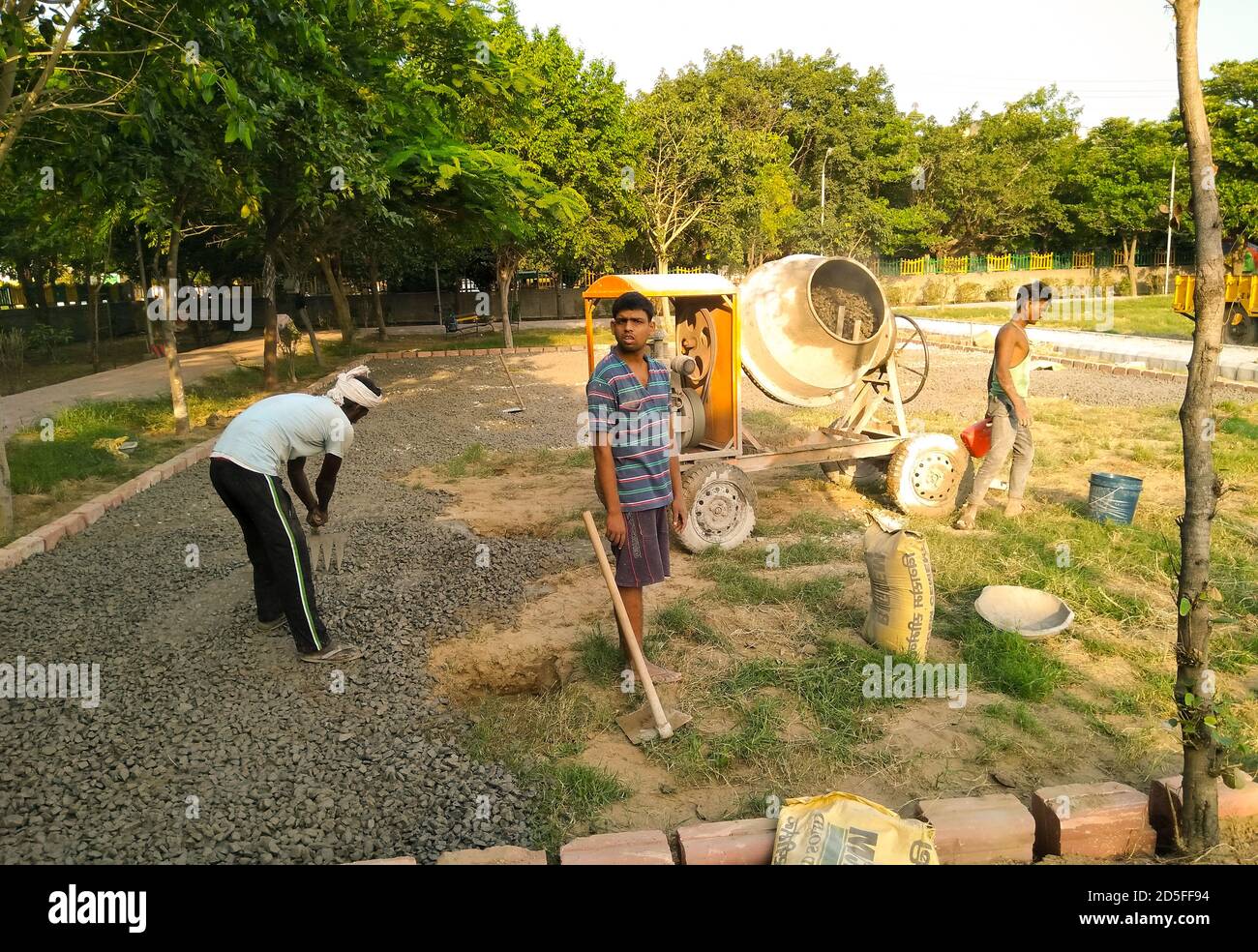 Cartoon builder worker man hi-res stock photography and images - Alamy