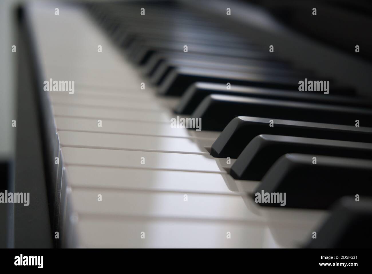 close-up o black and white piano keys Stock Photo - Alamy